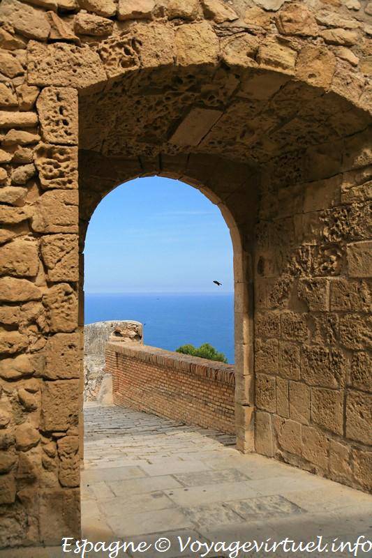 Paredes y vistas al mar, Castillo de Santa Bárbara, Alicante - España