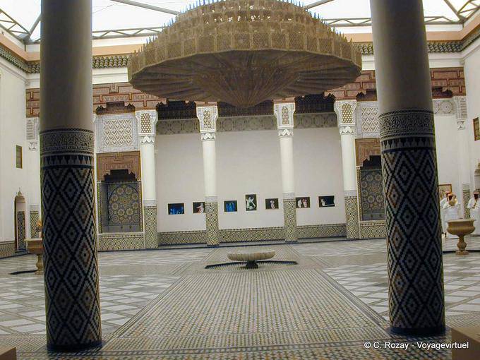 Magia de la arquitectura morisca, Museo de Marrakech, patio - Marruecos